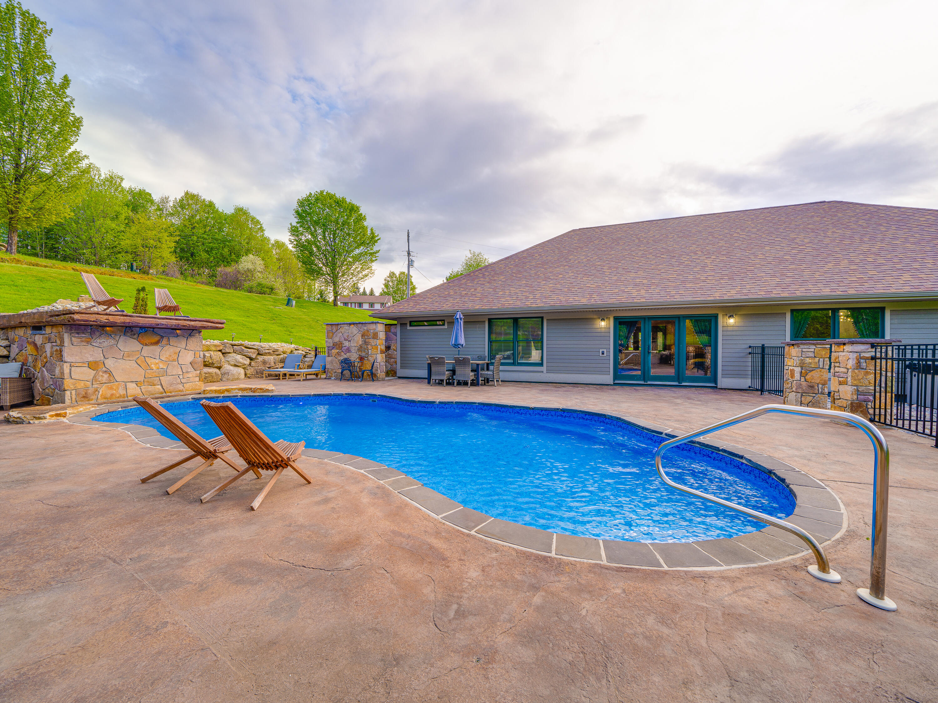 122 Miner Road | B.A. Straight Real Estate