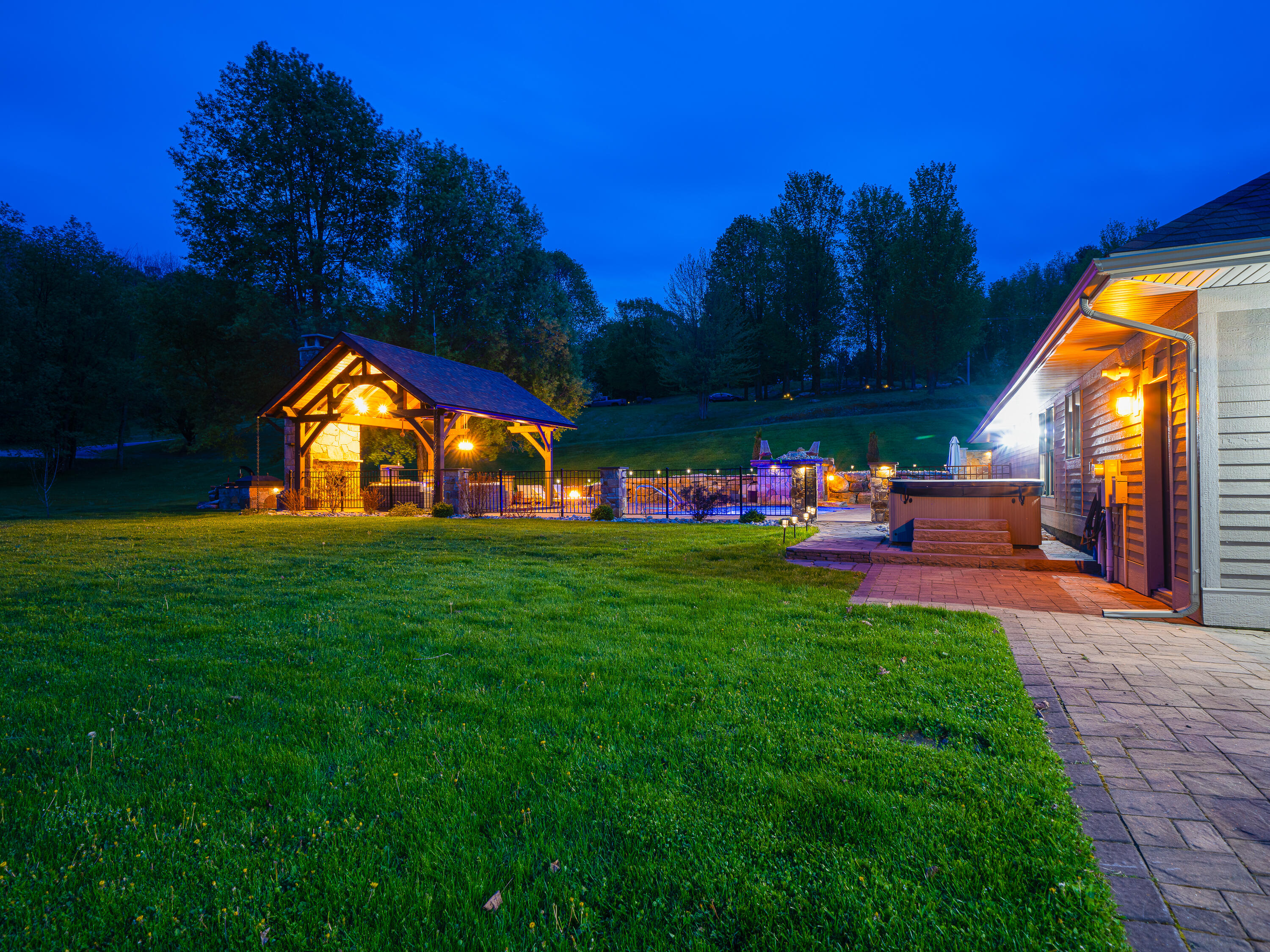 122 Miner Road | B.A. Straight Real Estate