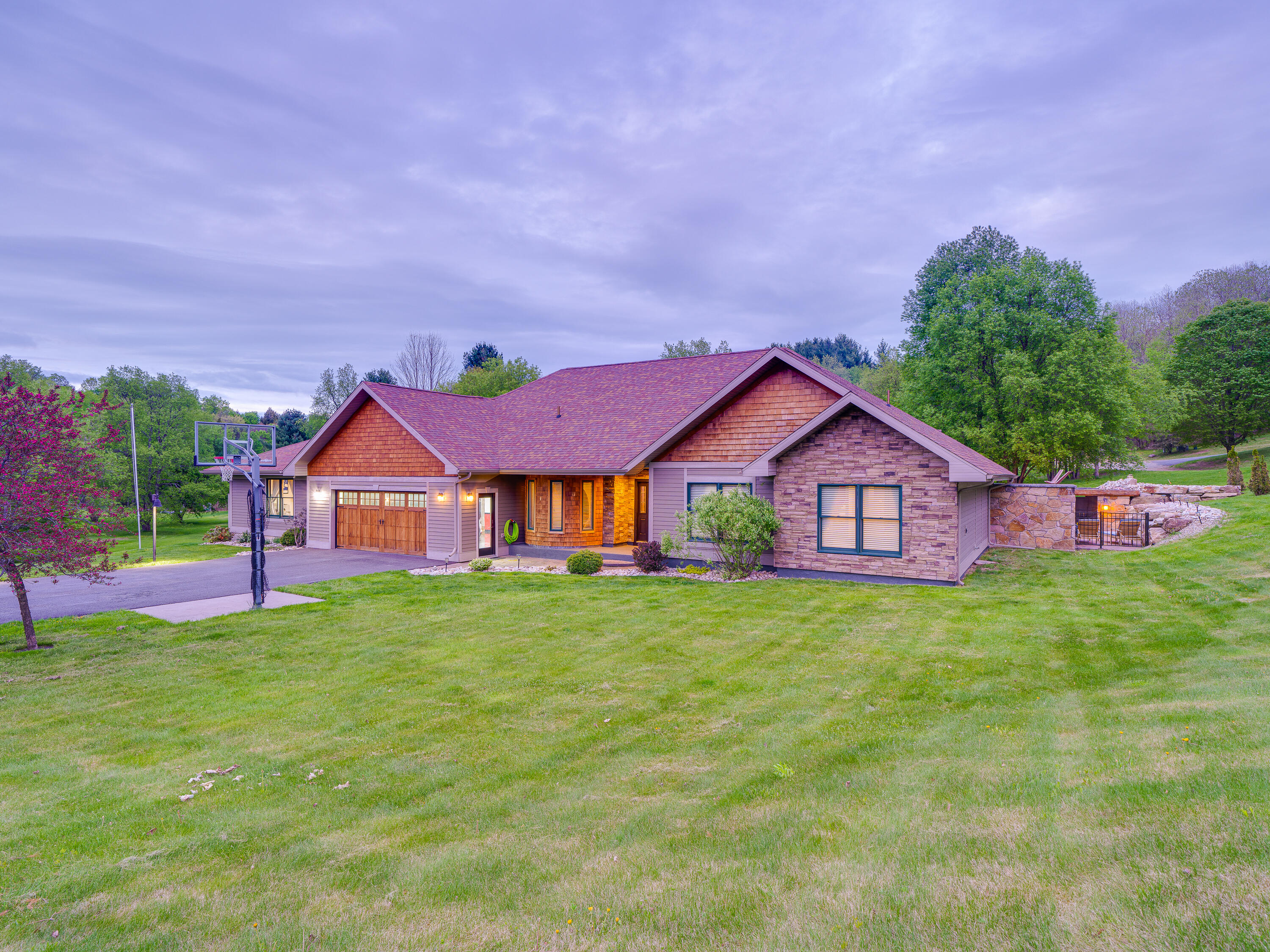 122 Miner Road | B.A. Straight Real Estate