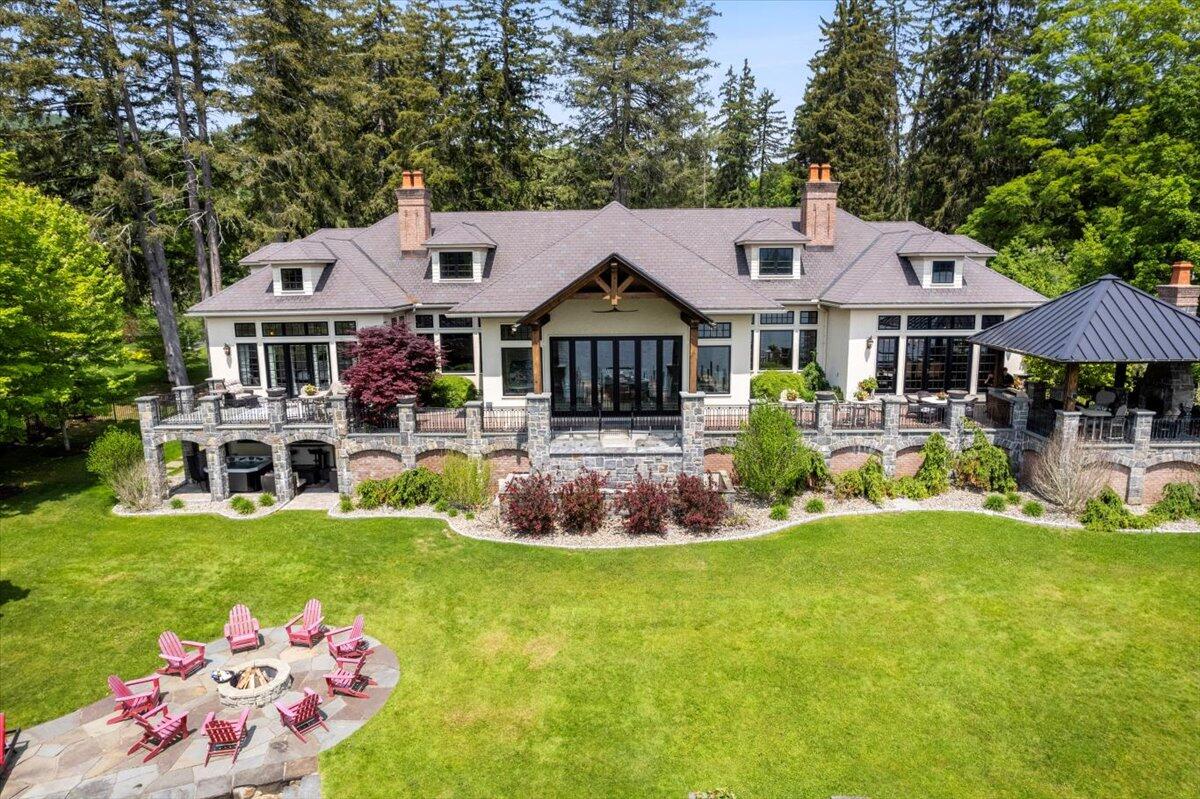 4818 Lake Shore Drive | B.A. Straight Real Estate